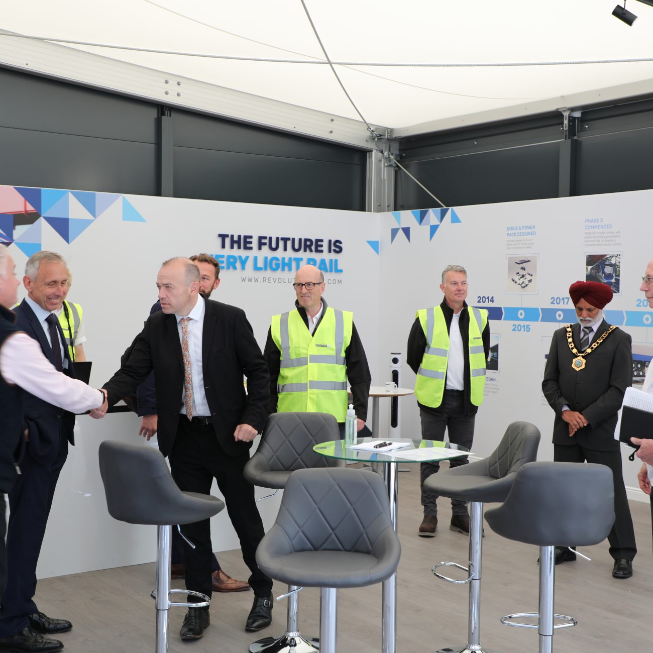 MEDIA - Revolution VLR